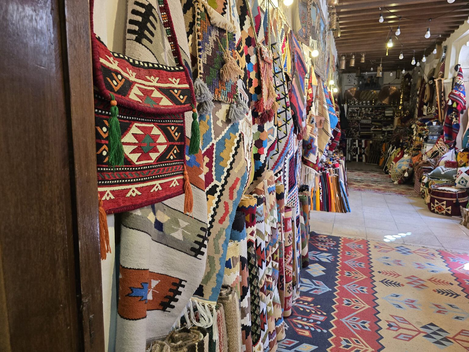 Discover The Carpets and Sadu in UAE | Travel Indigenous