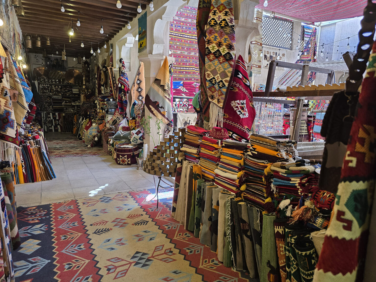 Discover The Carpets and Sadu in UAE | Travel Indigenous